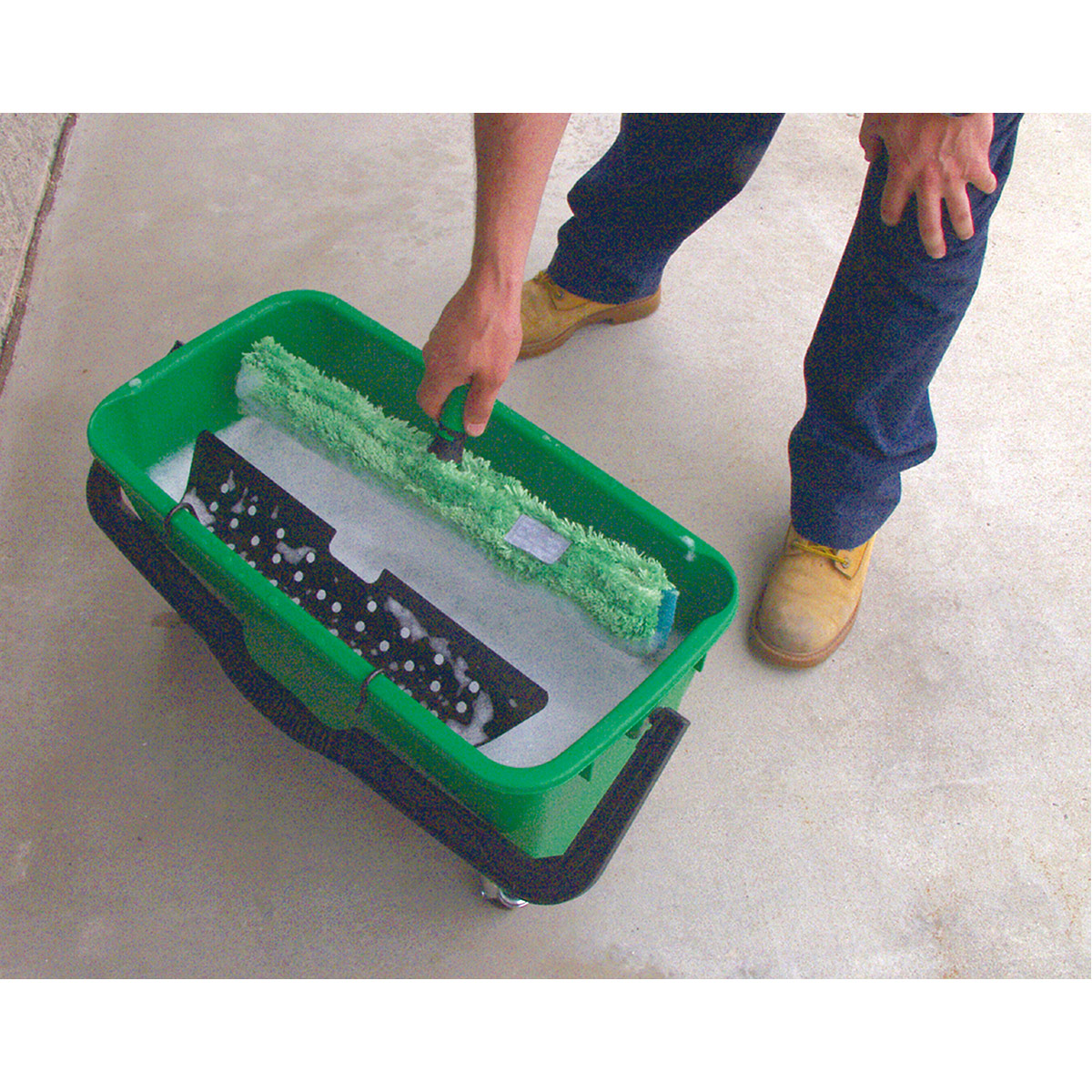 UNGER 28L Window Cleaning Bucket | UNGER | Window Cleaning Equipment | Arco