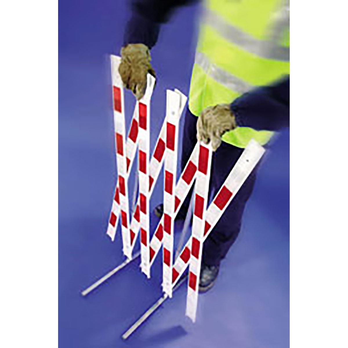 Quazar Guardian Red/White Expanding Barrier | Quazar | Mobile and ...